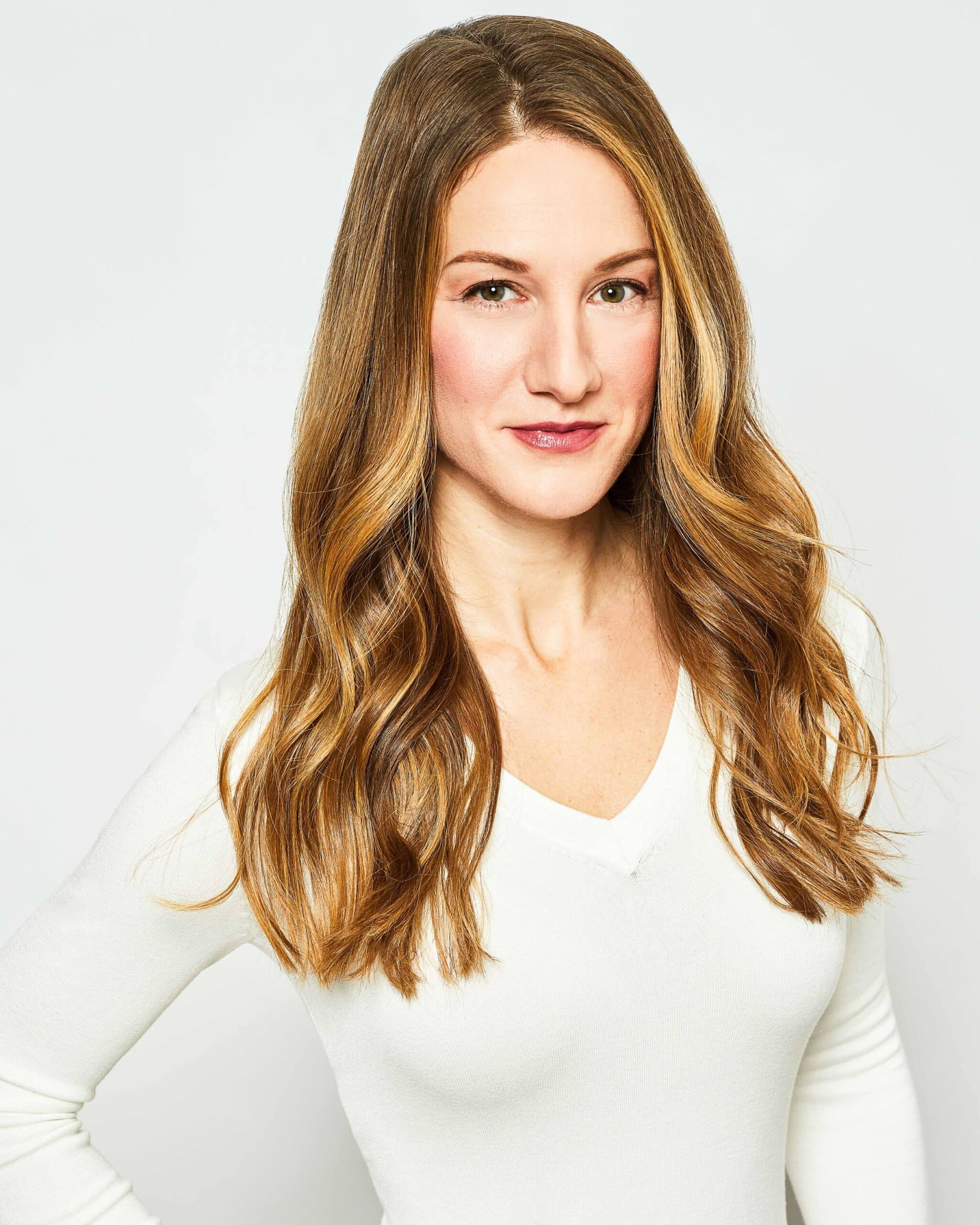 What to Wear for Female Professional Headshots? [Ultimate Guide] - The ...